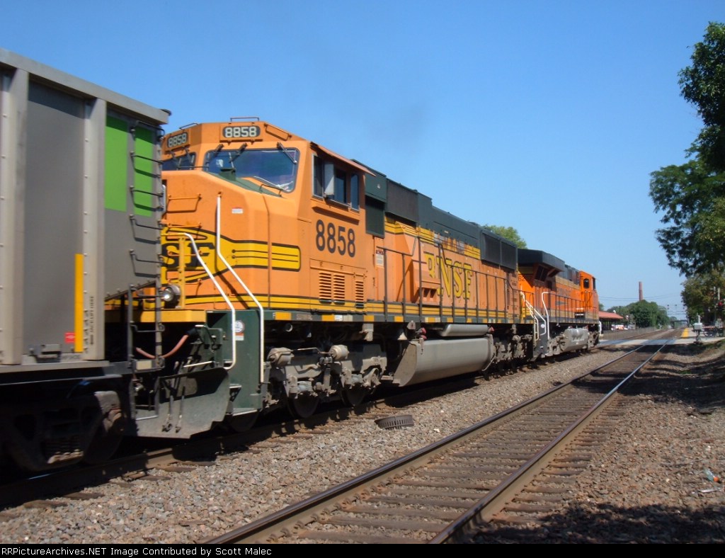 BNSF 6207 & 8858